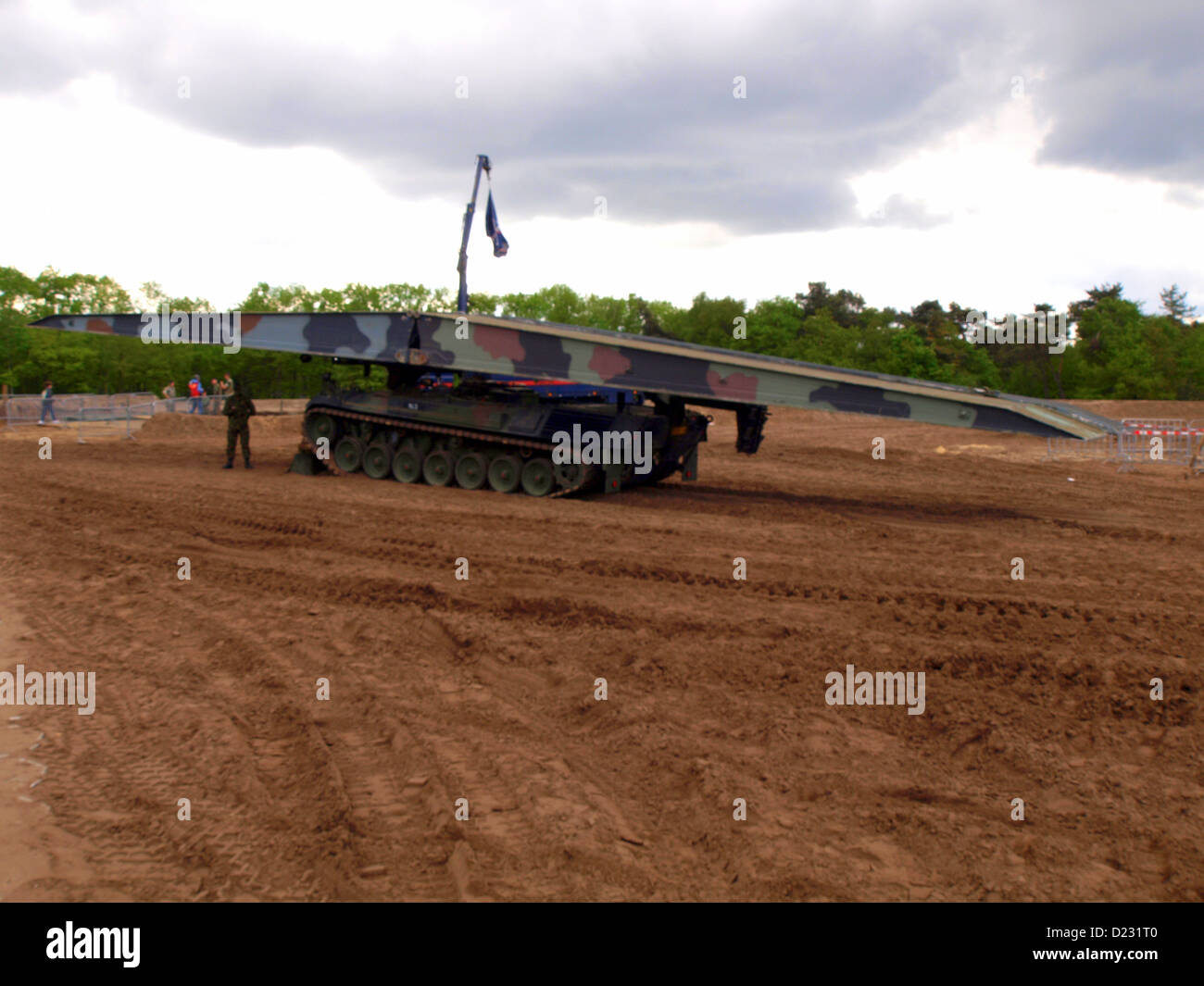 Tank bridge artillery hi-res stock photography and images - Alamy