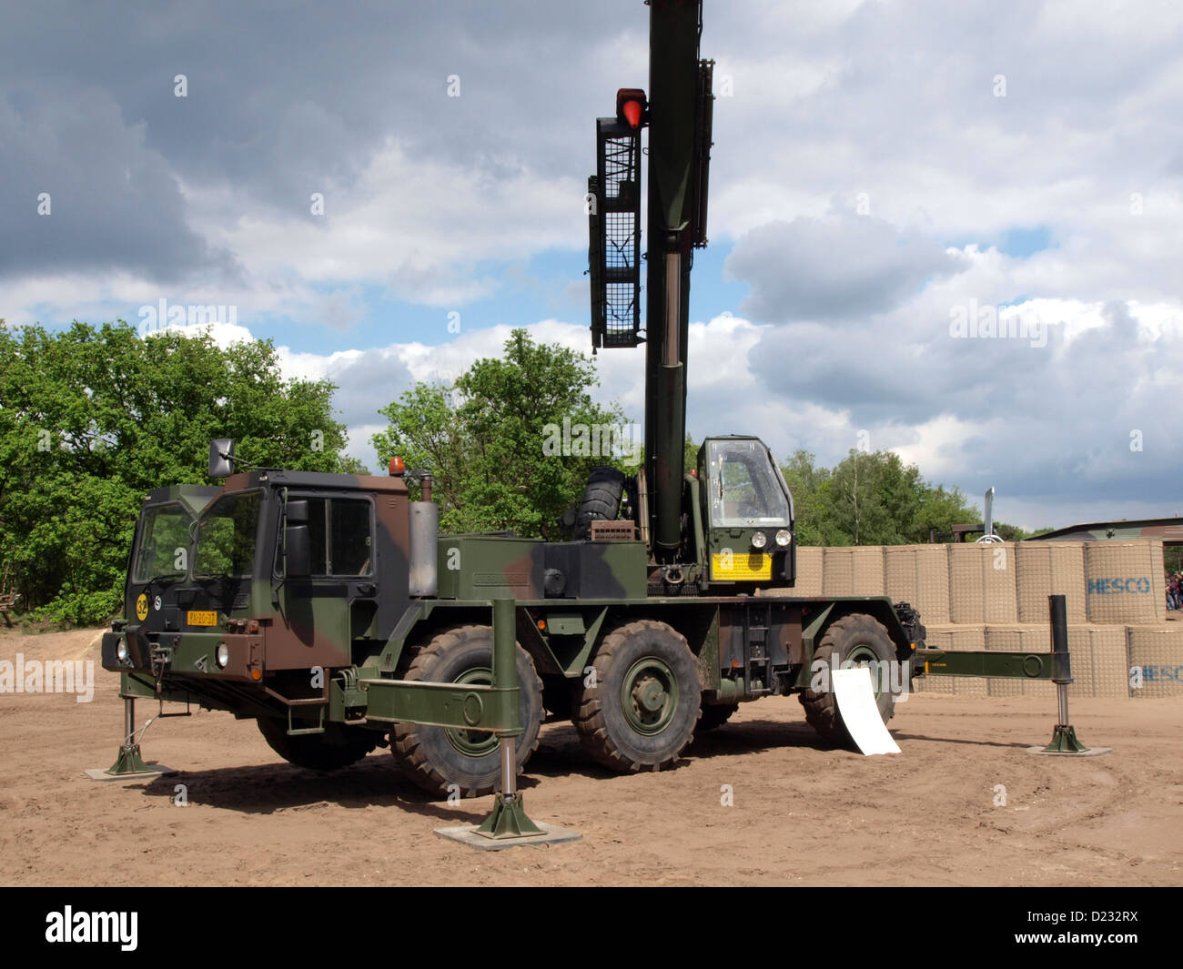 Hoisting capacity hi-res stock photography and images - Alamy