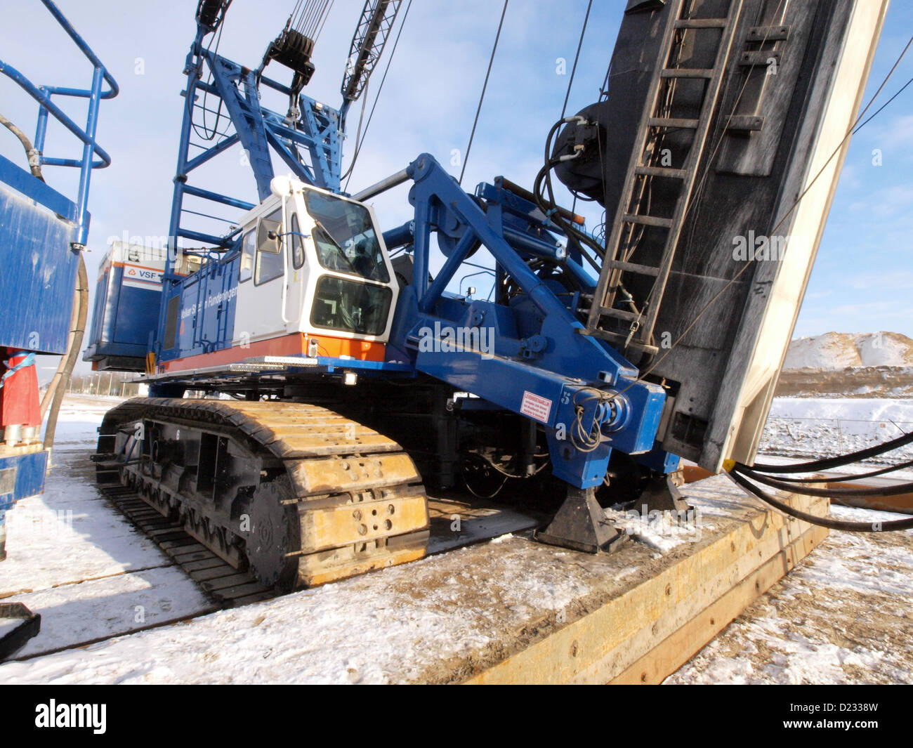 The Hitachi KH 230 GLS is a crawler crane designed for heavy lifting ...