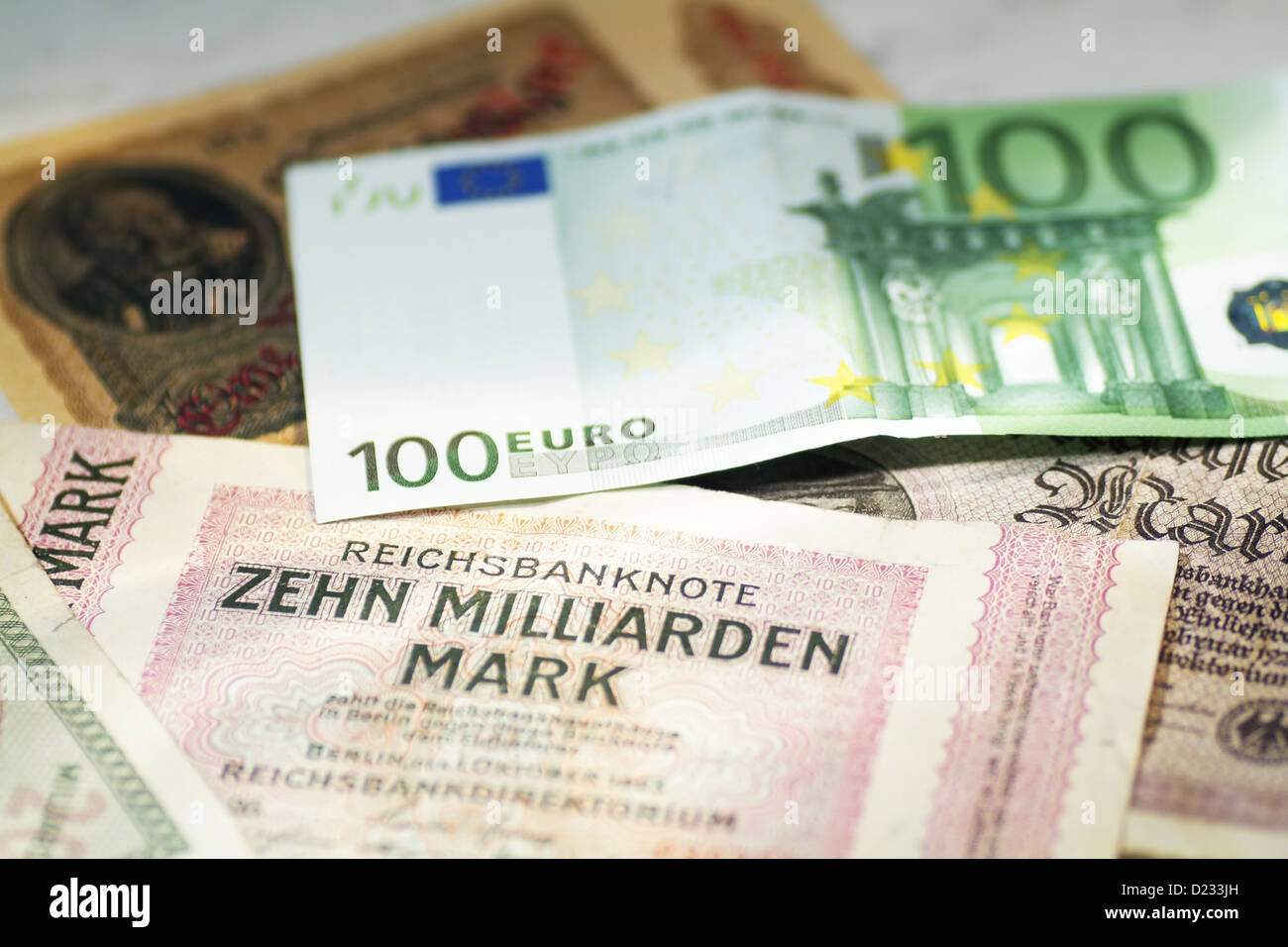 Hamburg, Germany, Reichsbank notes and a 100 euro bill Stock Photo - Alamy