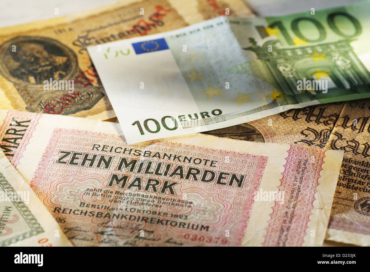 Hamburg, Germany, Reichsbank notes and a 100 euro bill Stock Photo - Alamy