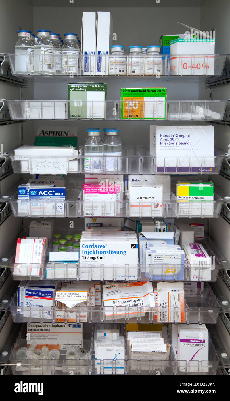 Iv fluids icu hi-res stock photography and images - Alamy
