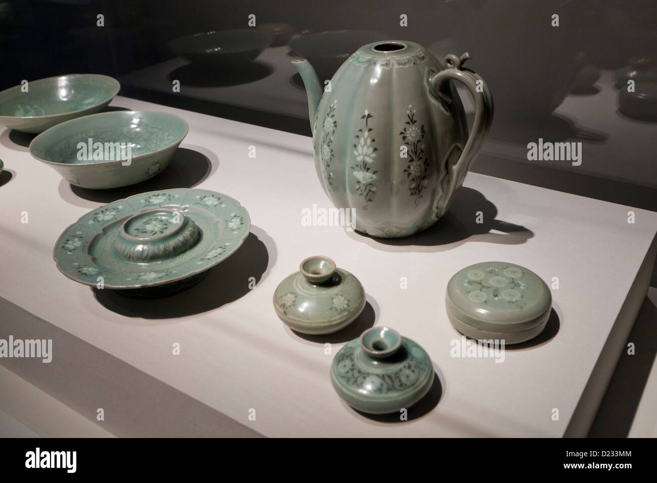 Celadon-glazed ceramic stoneware from Korea, Goryeo period, 12th ...