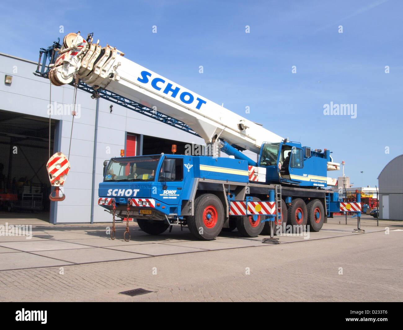 Faun crane Schot verticaal transport Stock Photo - Alamy