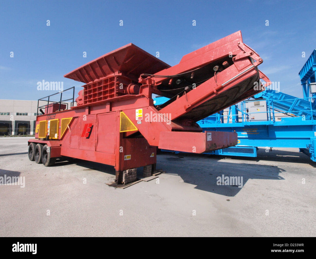 The Extec 3600 Shredder is a heavy-duty industrial machine used for ...