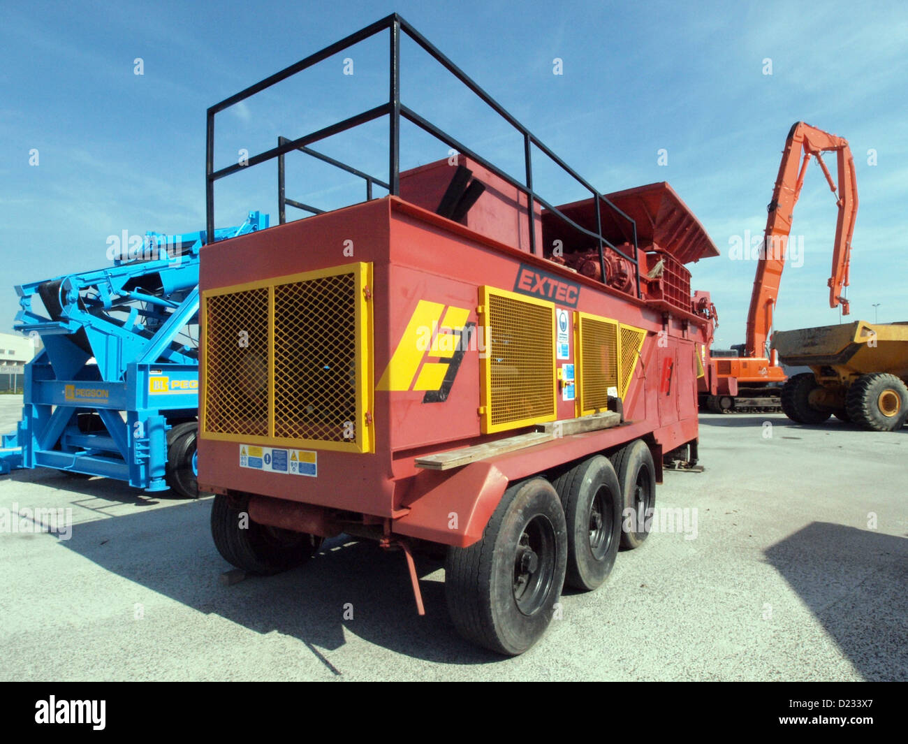 The Extec 3600 Shredder is a high-performance industrial machine used ...