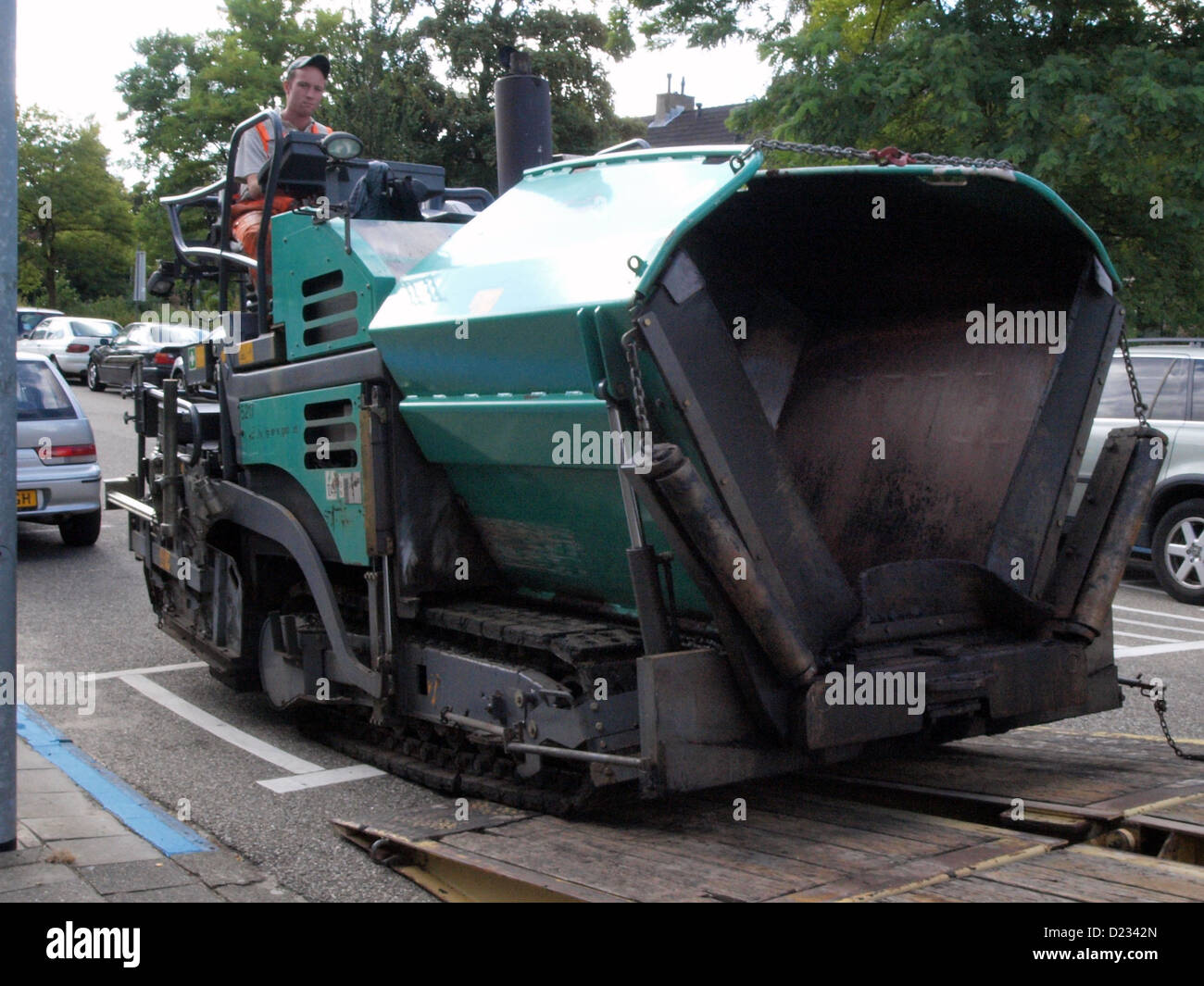 The Vogele Super 1300 is a compact, high-performance paver designed for ...