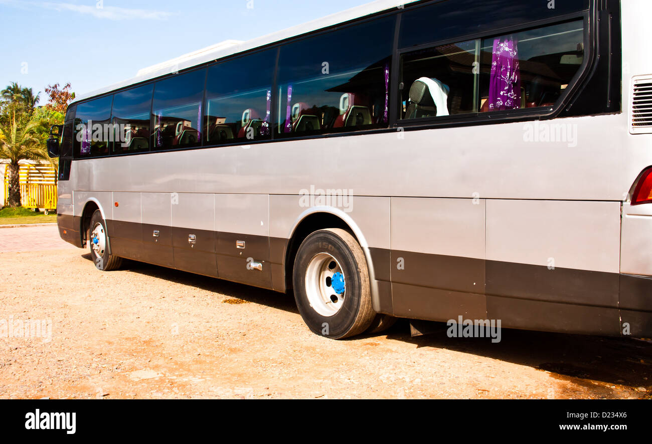 Wheels bus from the side view of the car Stock Photo - Alamy