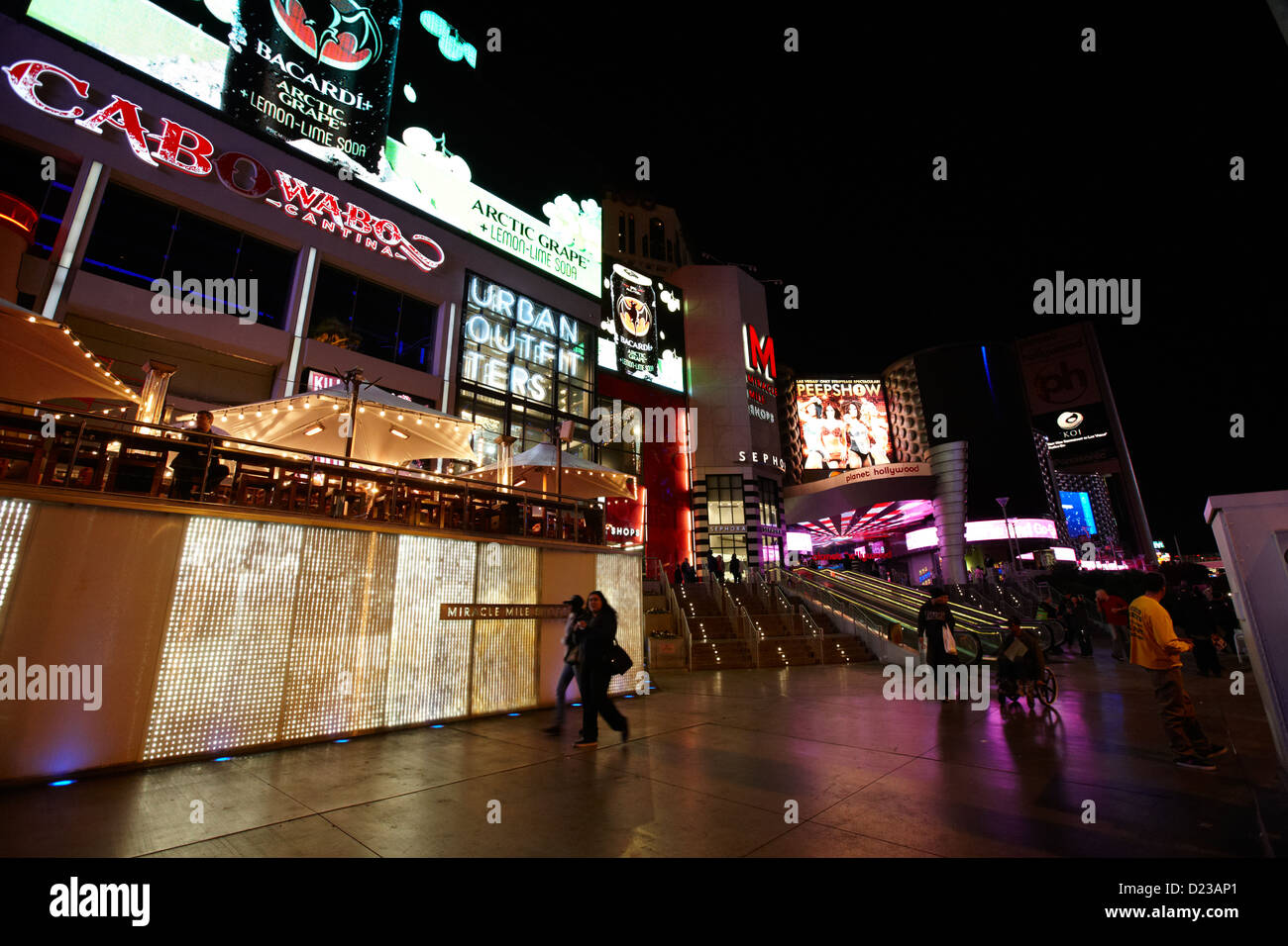 las vegas boulevard sidewalk outside miracle mile and planet hollywood ...