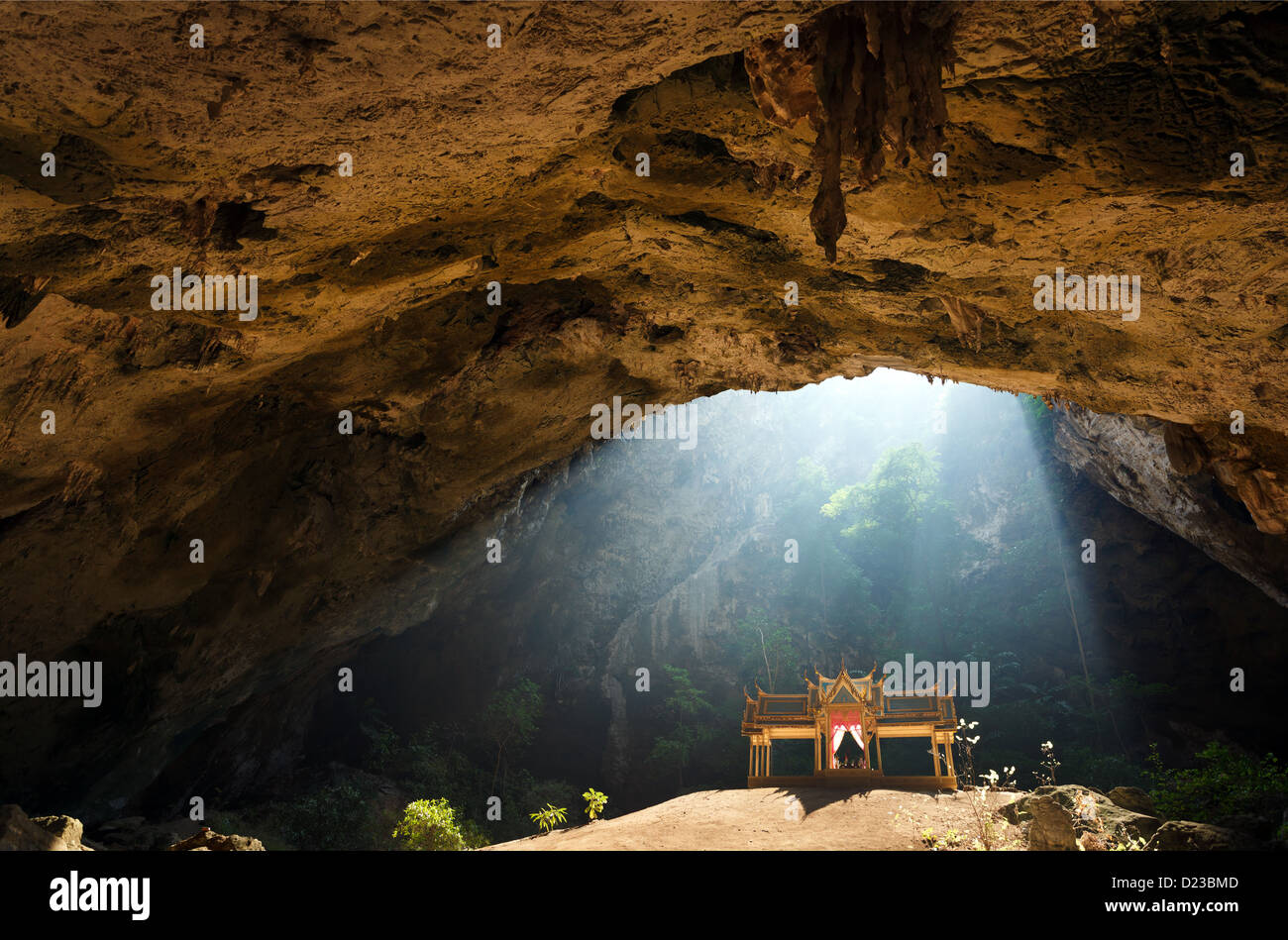 Cave with sunbeam hi-res stock photography and images - Alamy