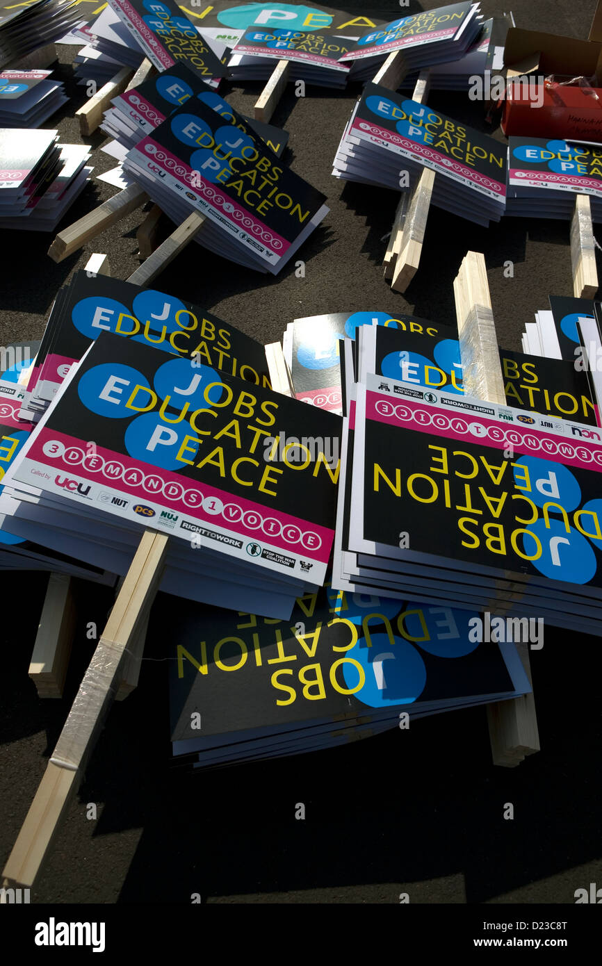 Placards signs hi-res stock photography and images - Alamy