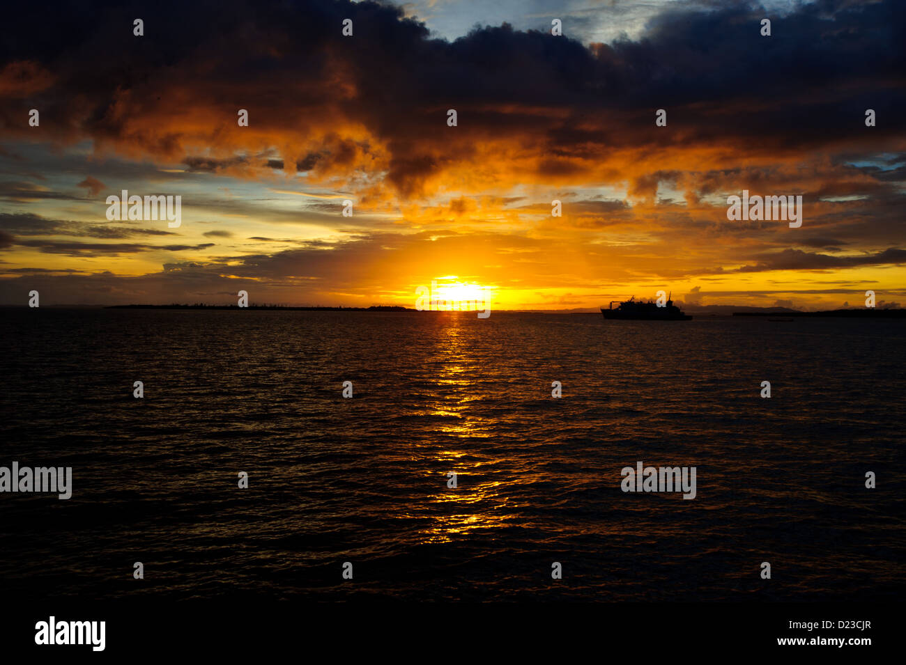 Flat calm ocean hi-res stock photography and images - Alamy