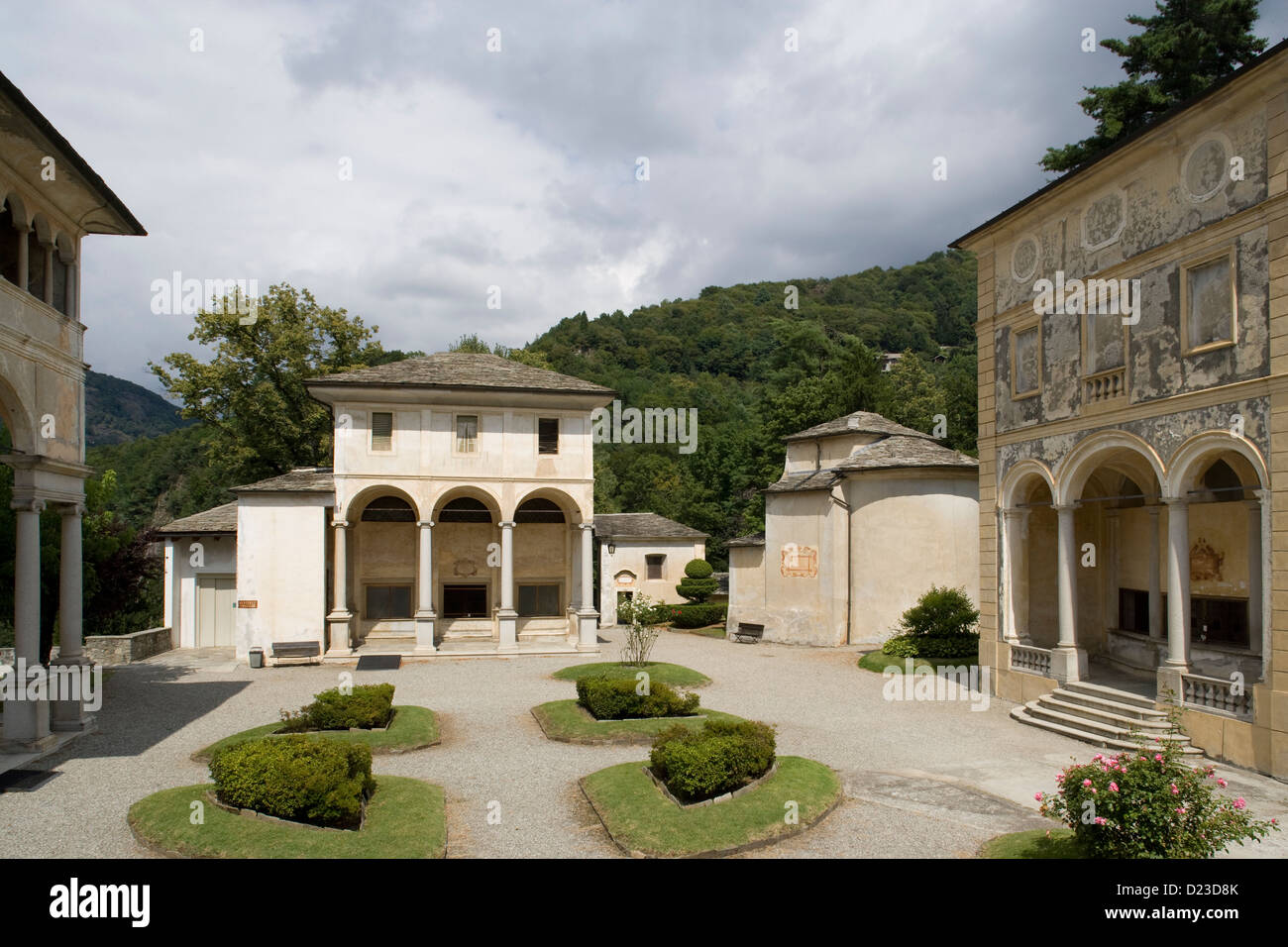 Piedmont: Varallo - Sacro Monte / chapels in the Piazza dei Tribunali ...