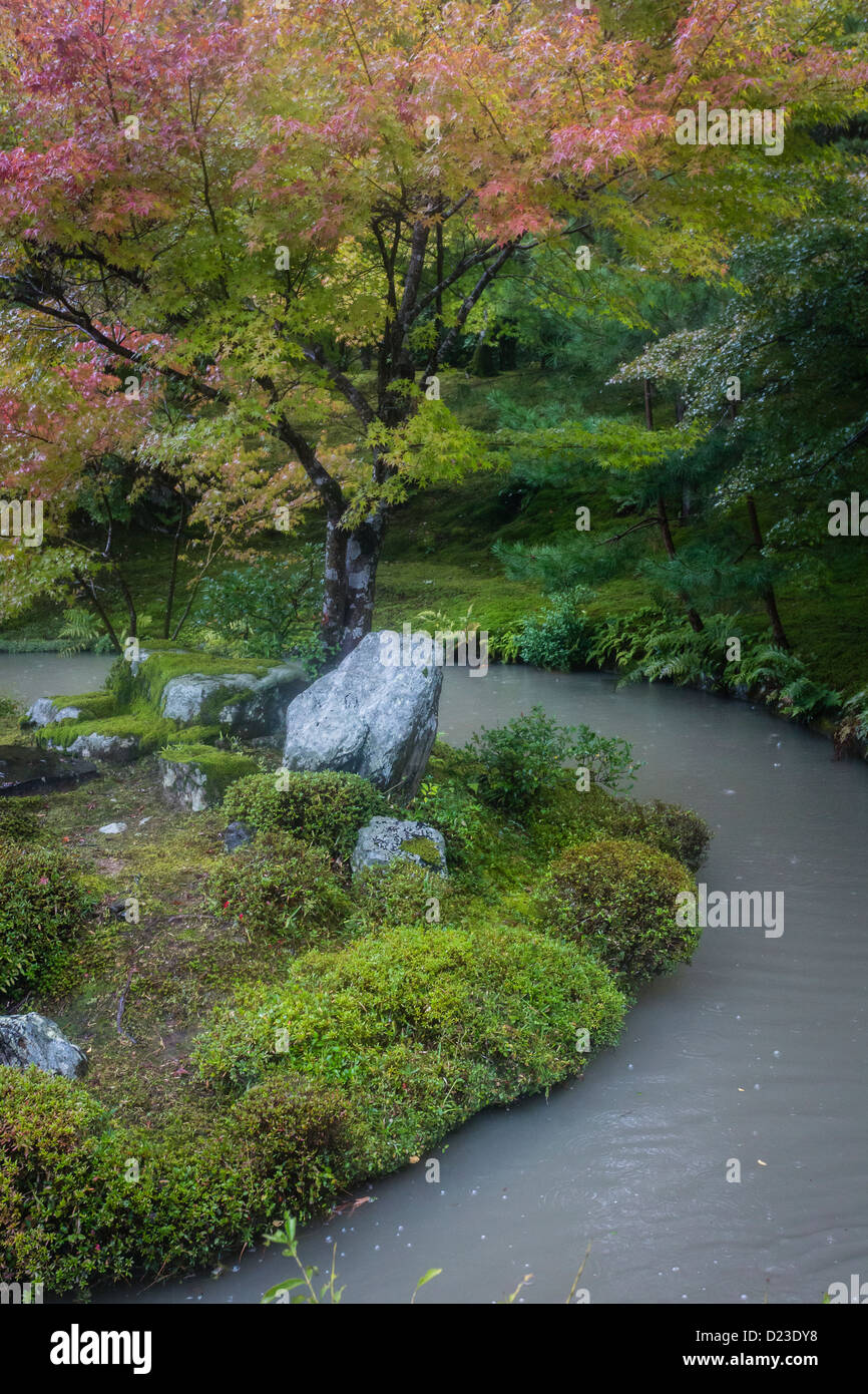 The garden of the Tenryuji Temple, near Kyoto, during an Autumn ...