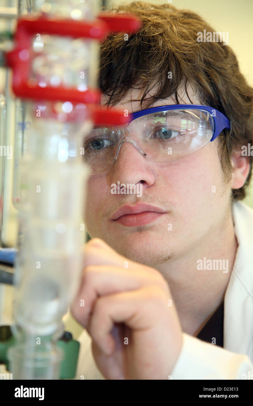 Chemistry lab apparatus hi-res stock photography and images - Alamy
