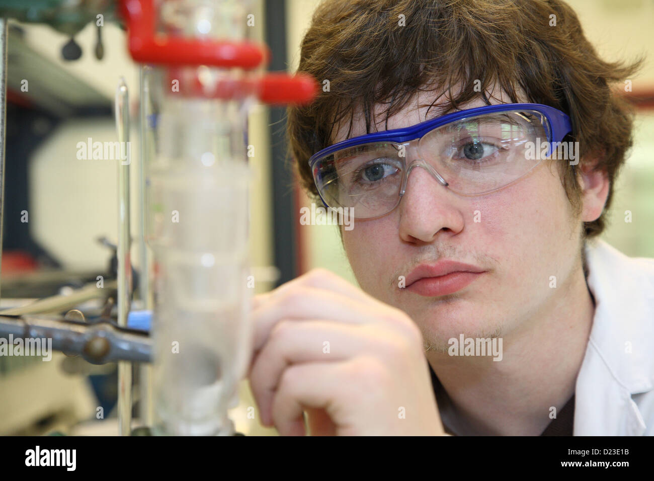 Chemistry lab apparatus hi-res stock photography and images - Alamy