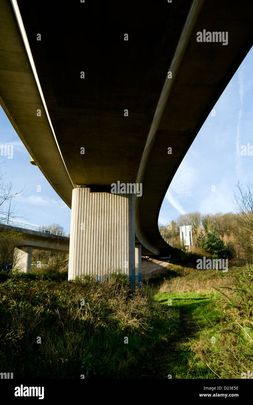 M4 motorway bridge from sustrans route 8 cycle path newport ...