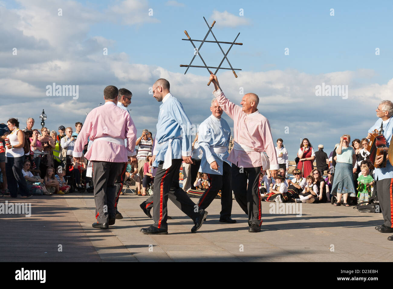 Old english folk dance hi-res stock photography and images - Alamy