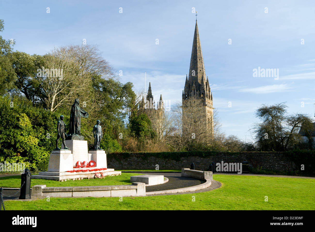 Ww1 ww2 war memorial hi-res stock photography and images - Alamy
