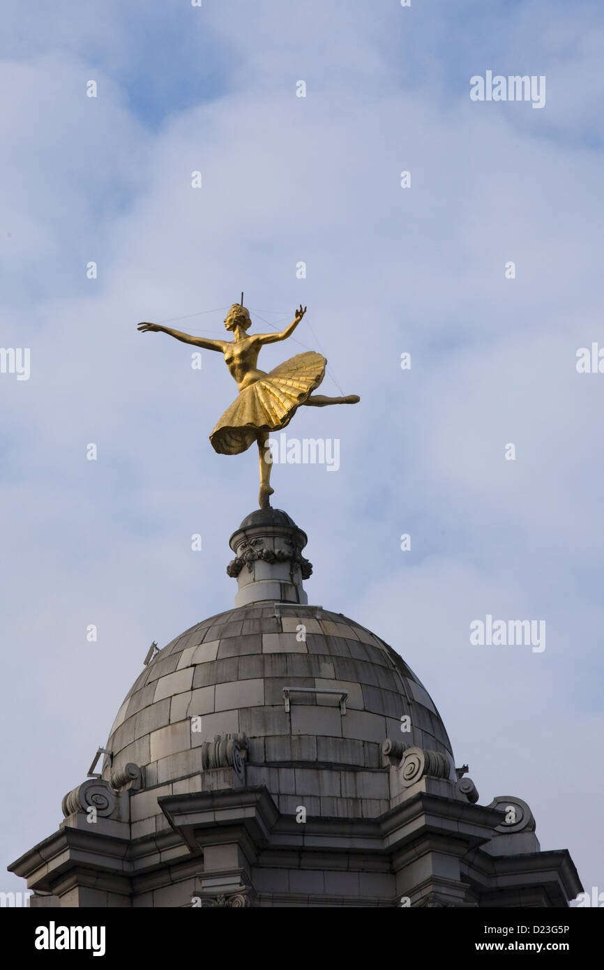 The Golden Ballerina Anna Pavlova on top of th Victoria Palace Theater in London Stock Photo - Alamy