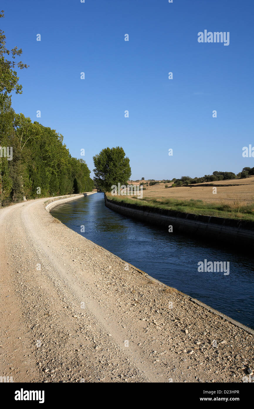 Irrigation chanel. Canal de Urgell. LLeida. Spain Stock Photo - Alamy