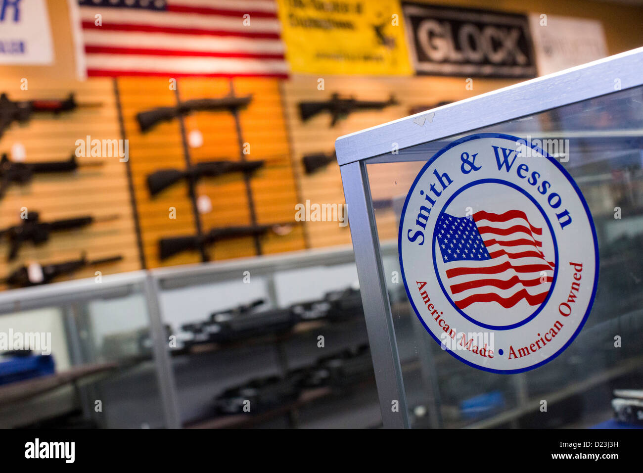 Assault rifles hi-res stock photography and images - Alamy