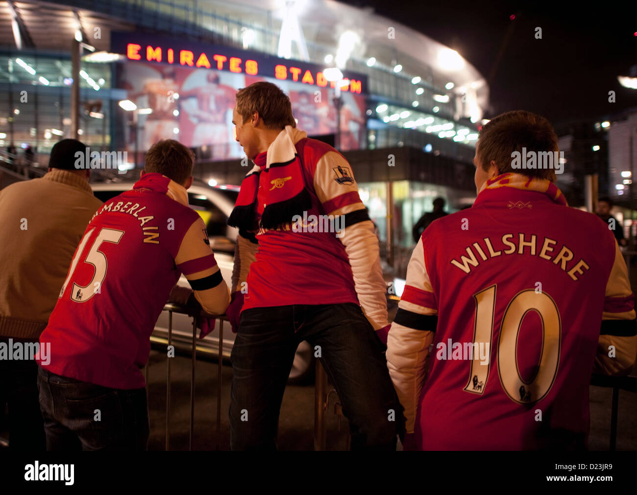 Emirates stadium fans hi-res stock photography and images - Alamy