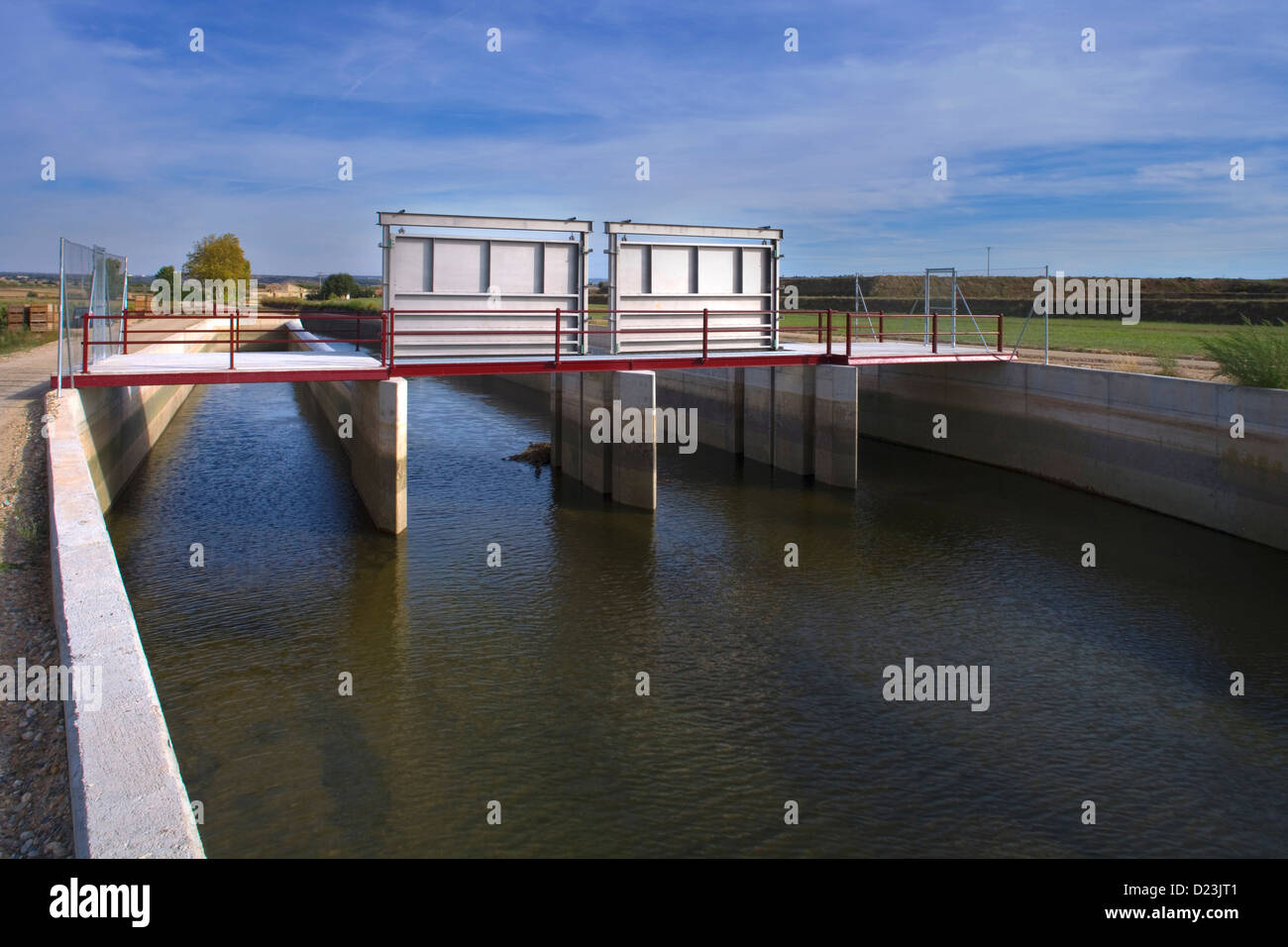 Irrigation chanel. Canal de Urgell. LLeida. Spain Stock Photo - Alamy