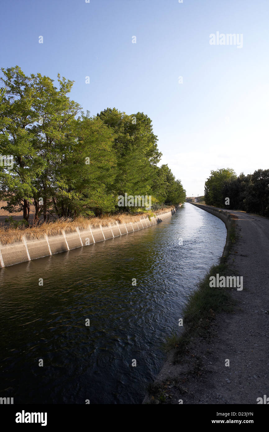 Irrigation chanel. Canal de Urgell. LLeida. Spain Stock Photo - Alamy
