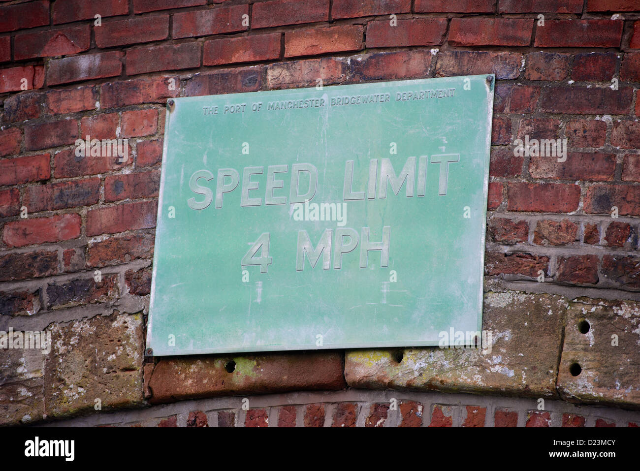 Speed limit 4 mph hi-res stock photography and images - Alamy