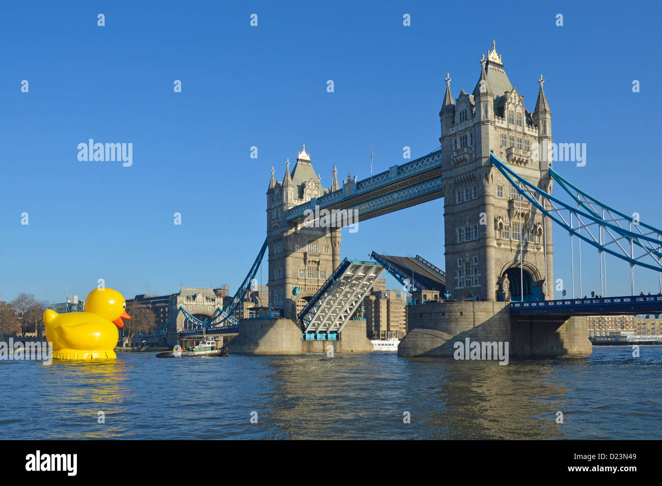 Giant inflatable duck hi-res stock photography and images - Alamy