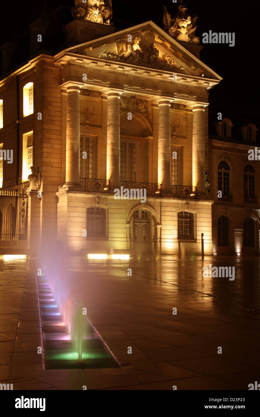 Government building at night hi-res stock photography and images - Alamy