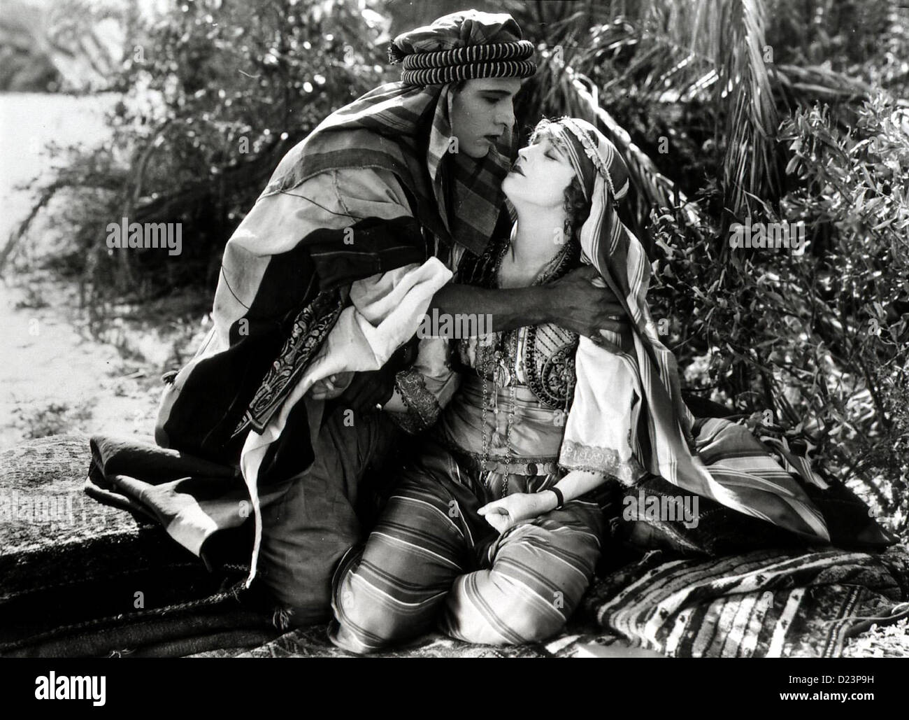 Der Scheich Sheik, The Rudolph Valentino, Agnes Ayres *** Local Caption ...