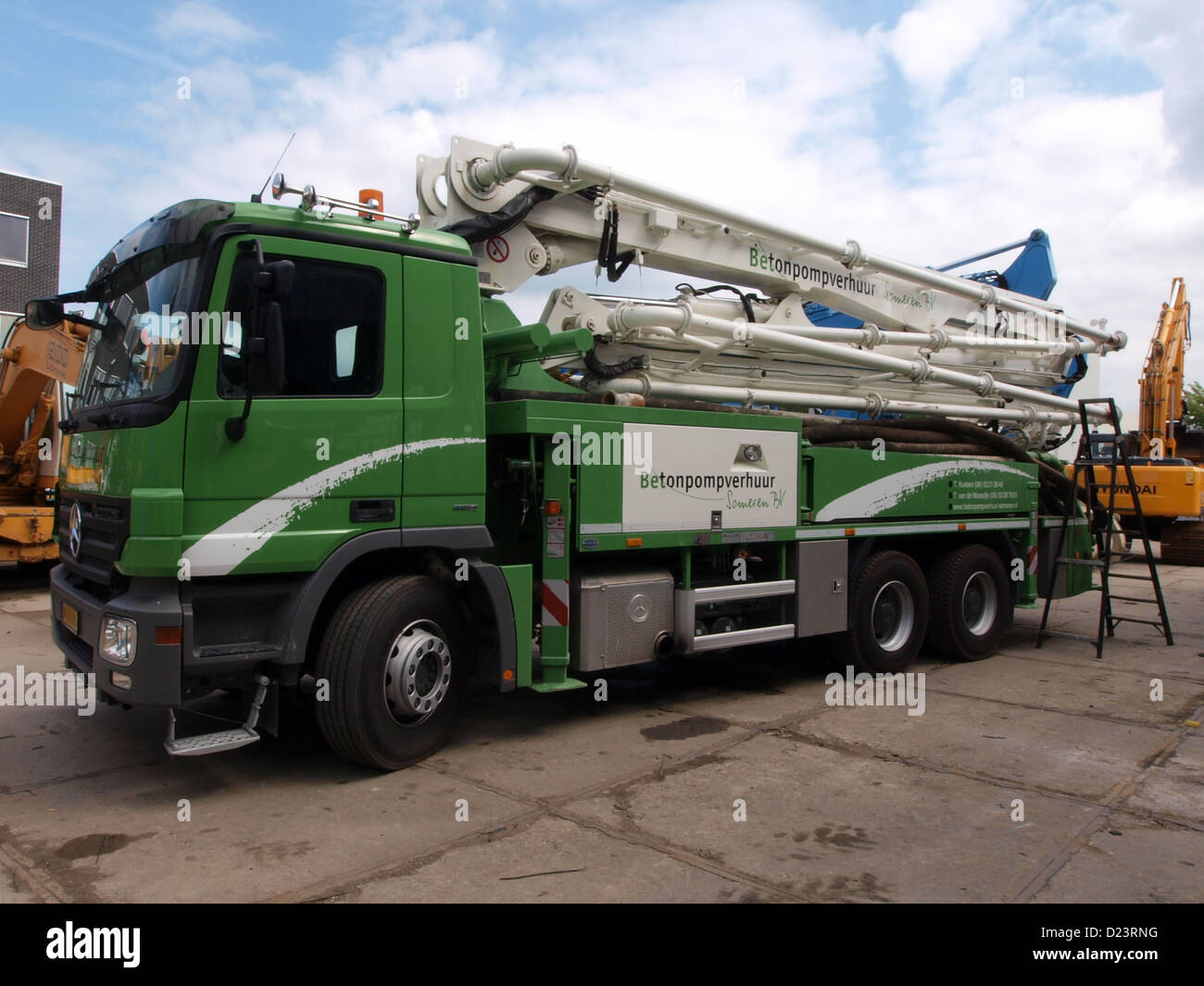 construction plant vehicles trucks Stock Photo - Alamy