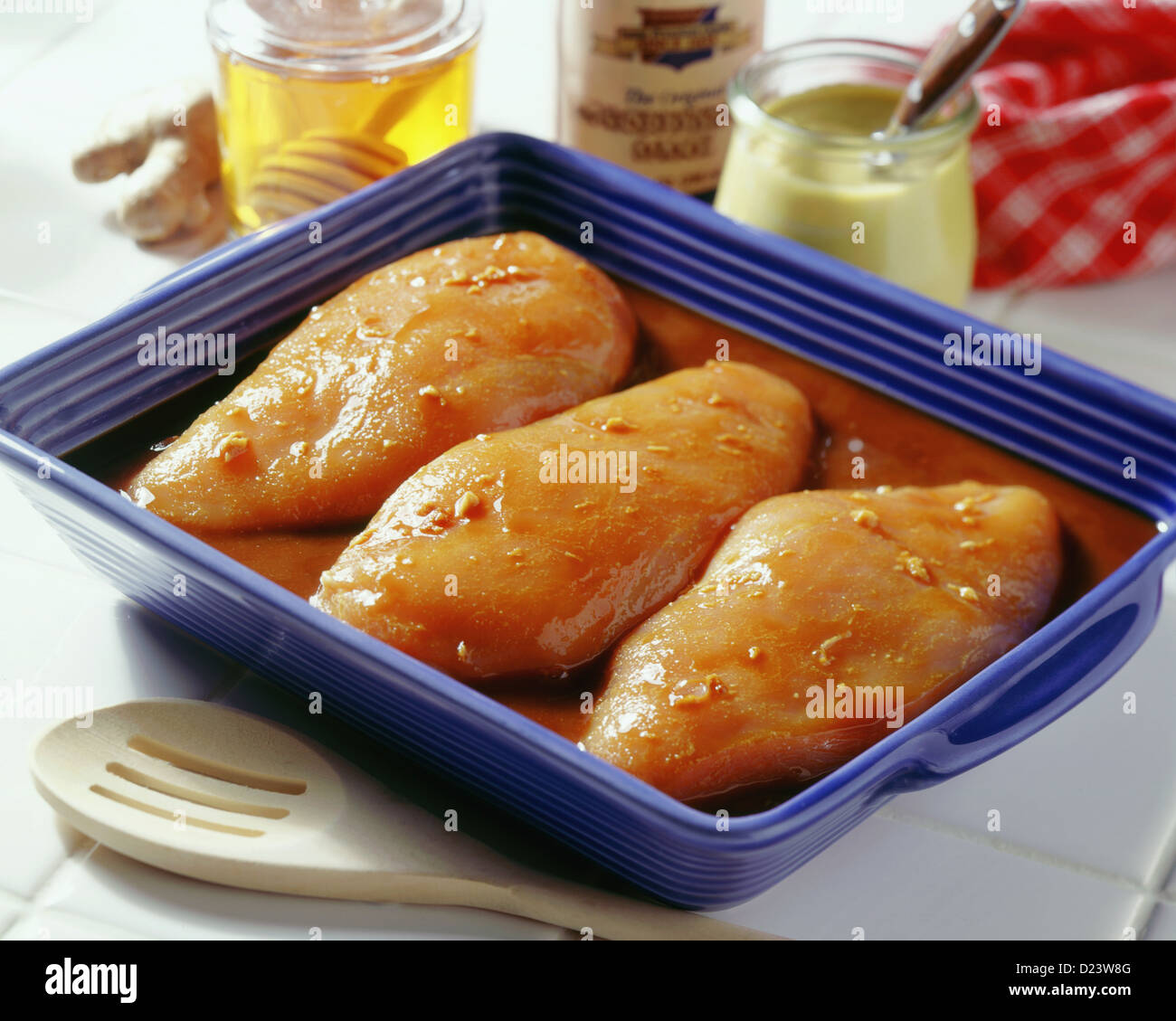 Marinating chicken hi-res stock photography and images - Alamy