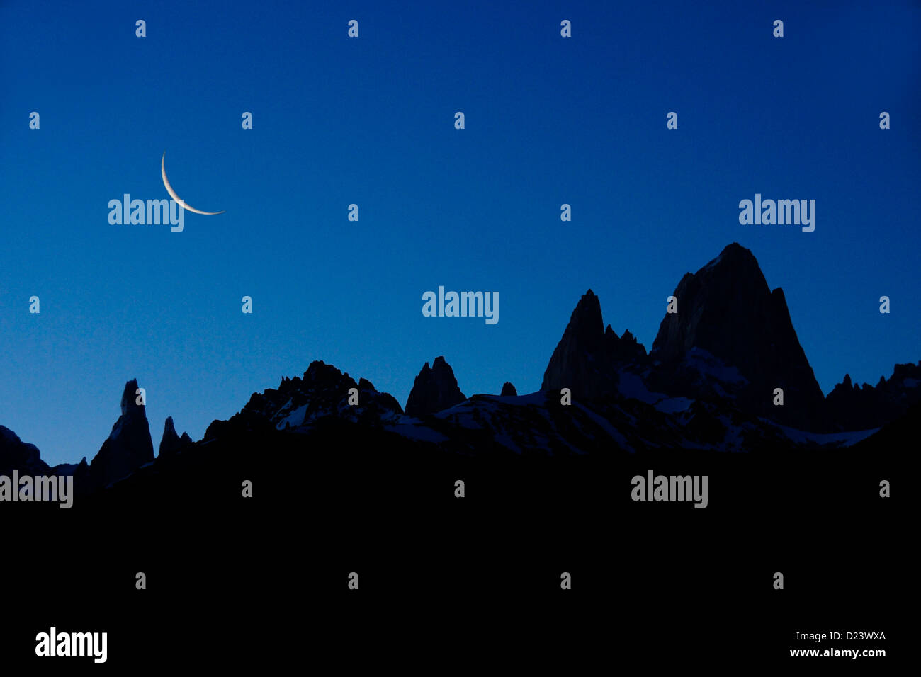 Moon over the Fitz Roy Range of the Andes, Los Glaciares NP, Patagonia ...