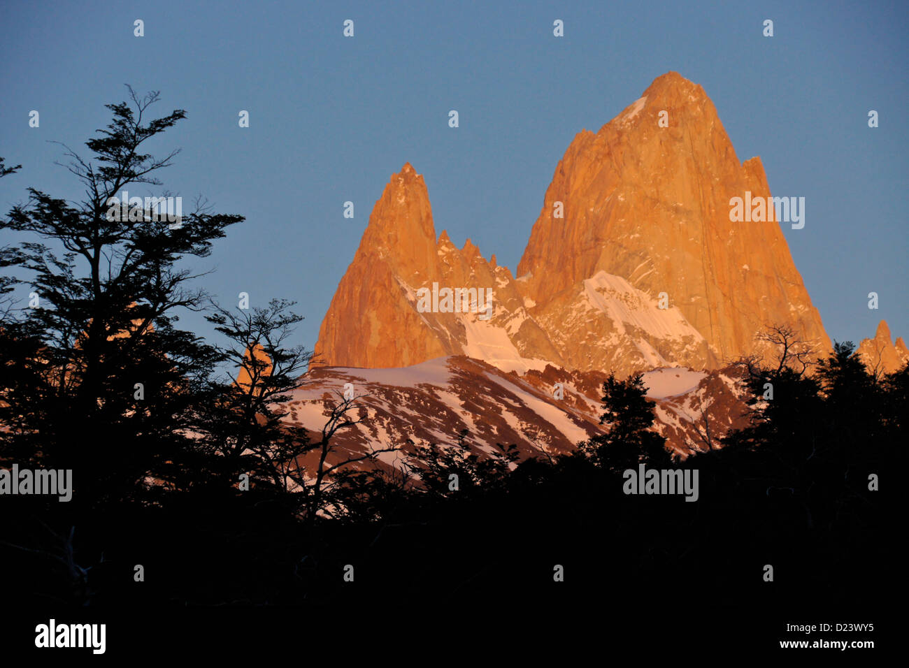 Mt fitz roy hi-res stock photography and images - Alamy