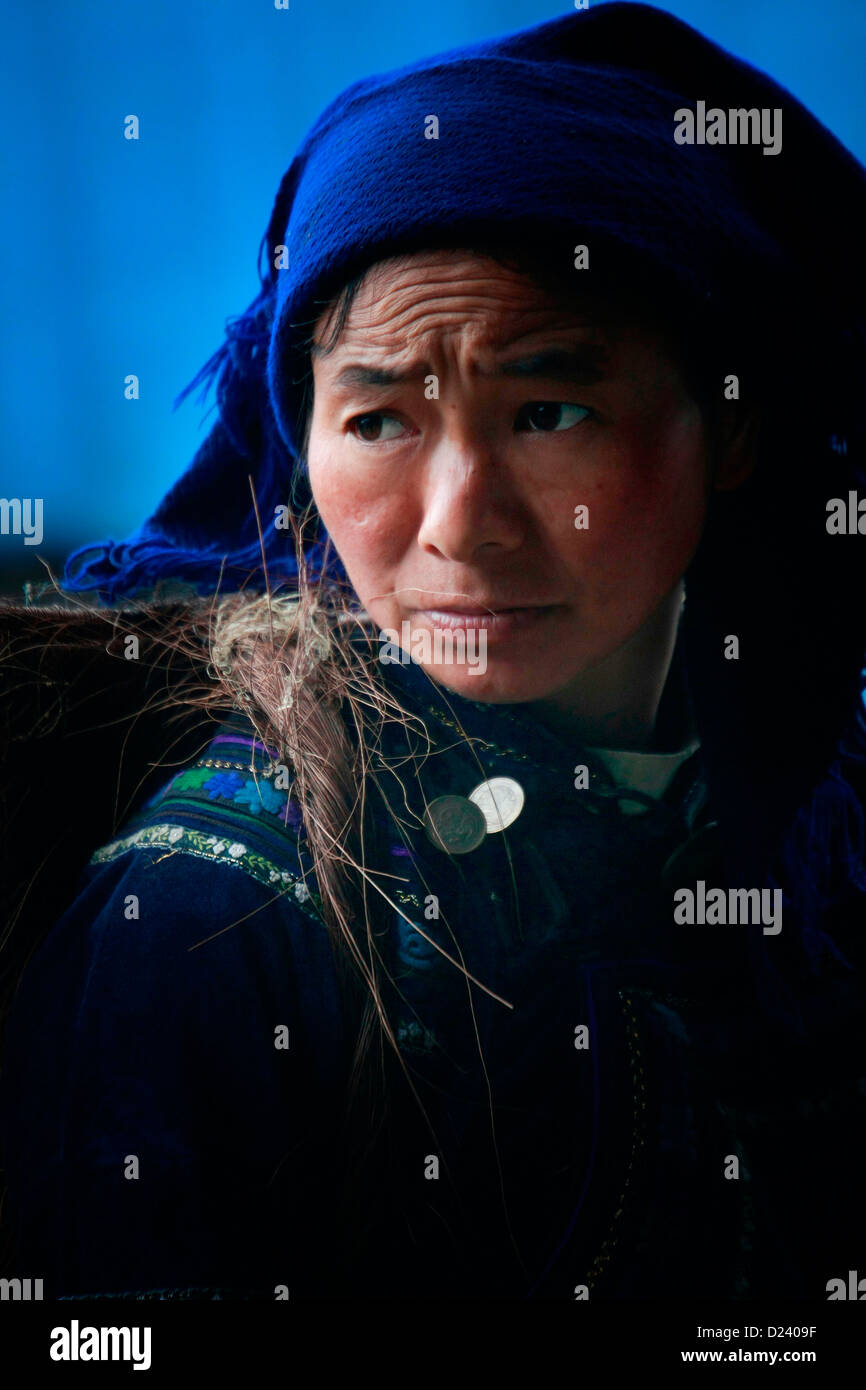 Hani people in traditional hi-res stock photography and images - Alamy