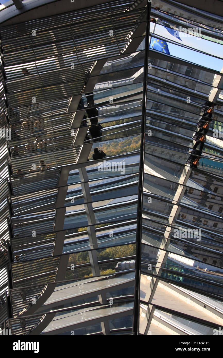 Column vent hi-res stock photography and images - Alamy