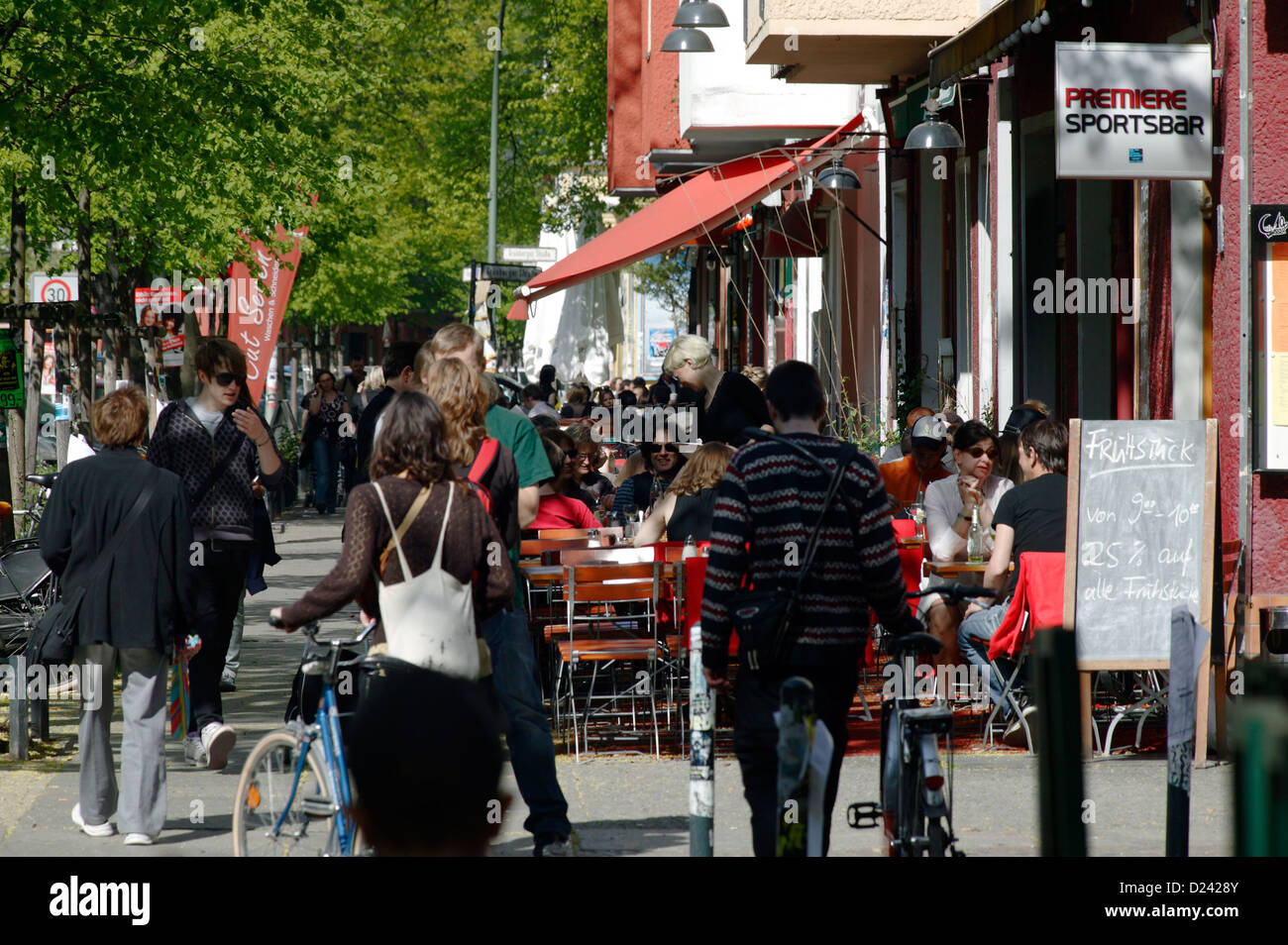 Berlin, Germany, the lively Simon-Dach-Strasse Stock Photo - Alamy