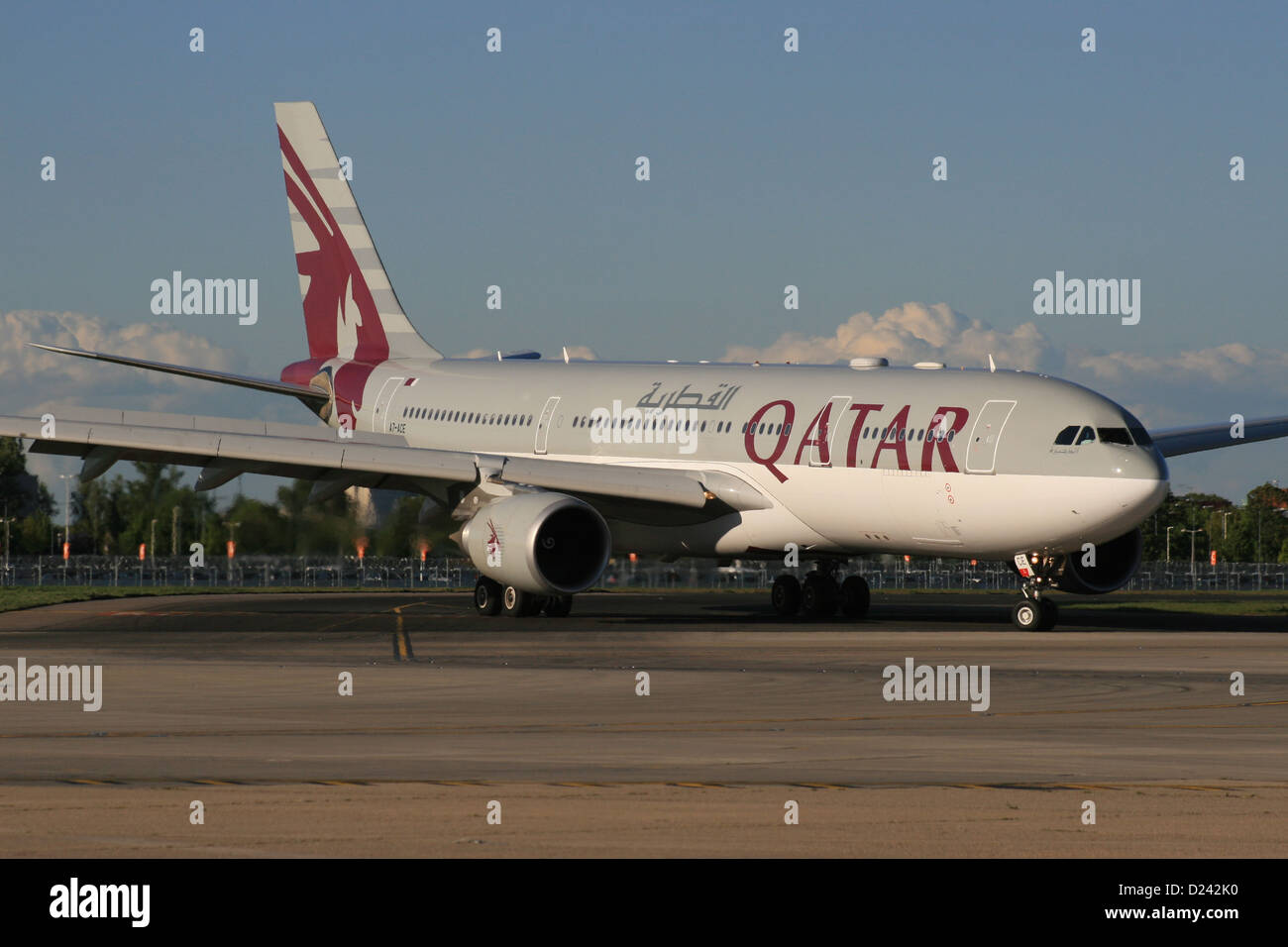 Qatar airways airbus a330 hi-res stock photography and images - Alamy