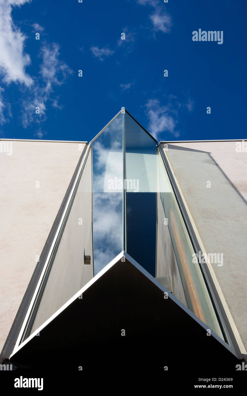 Cook Islands Uniting Church, Melbourne, Australia. Architect: Harmer Architecture, 2011. Upward ...
