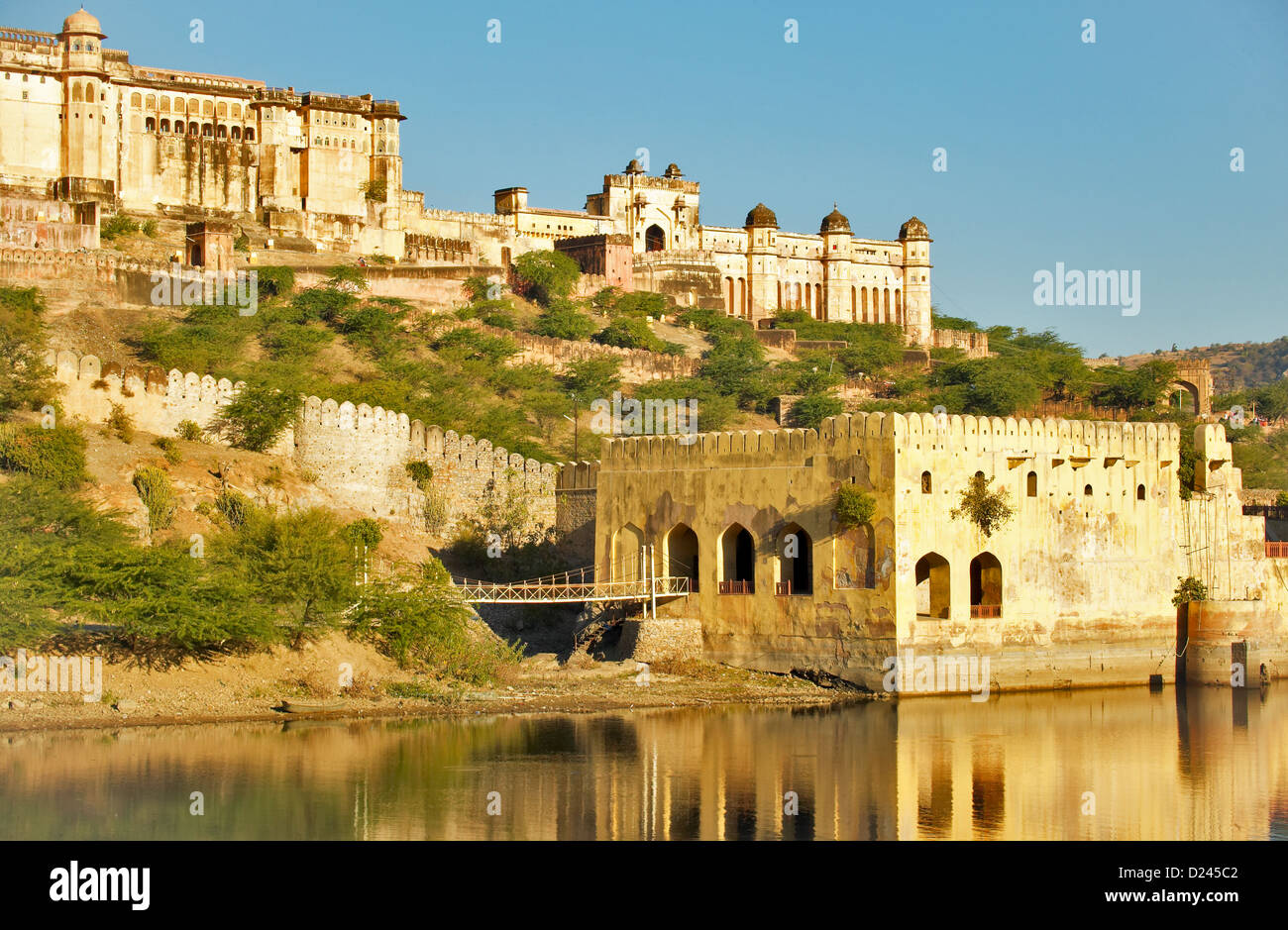THE AMBER FORT RAJPUT ARCHITECTURE-ON A ROCKY MOUNTAINSIDE JAIPUR INDIA ...