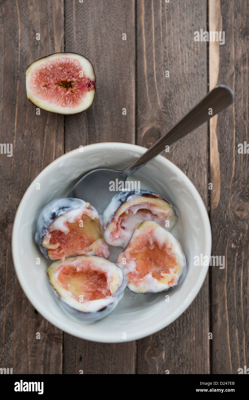 Empty fruit bowl hi-res stock photography and images - Alamy