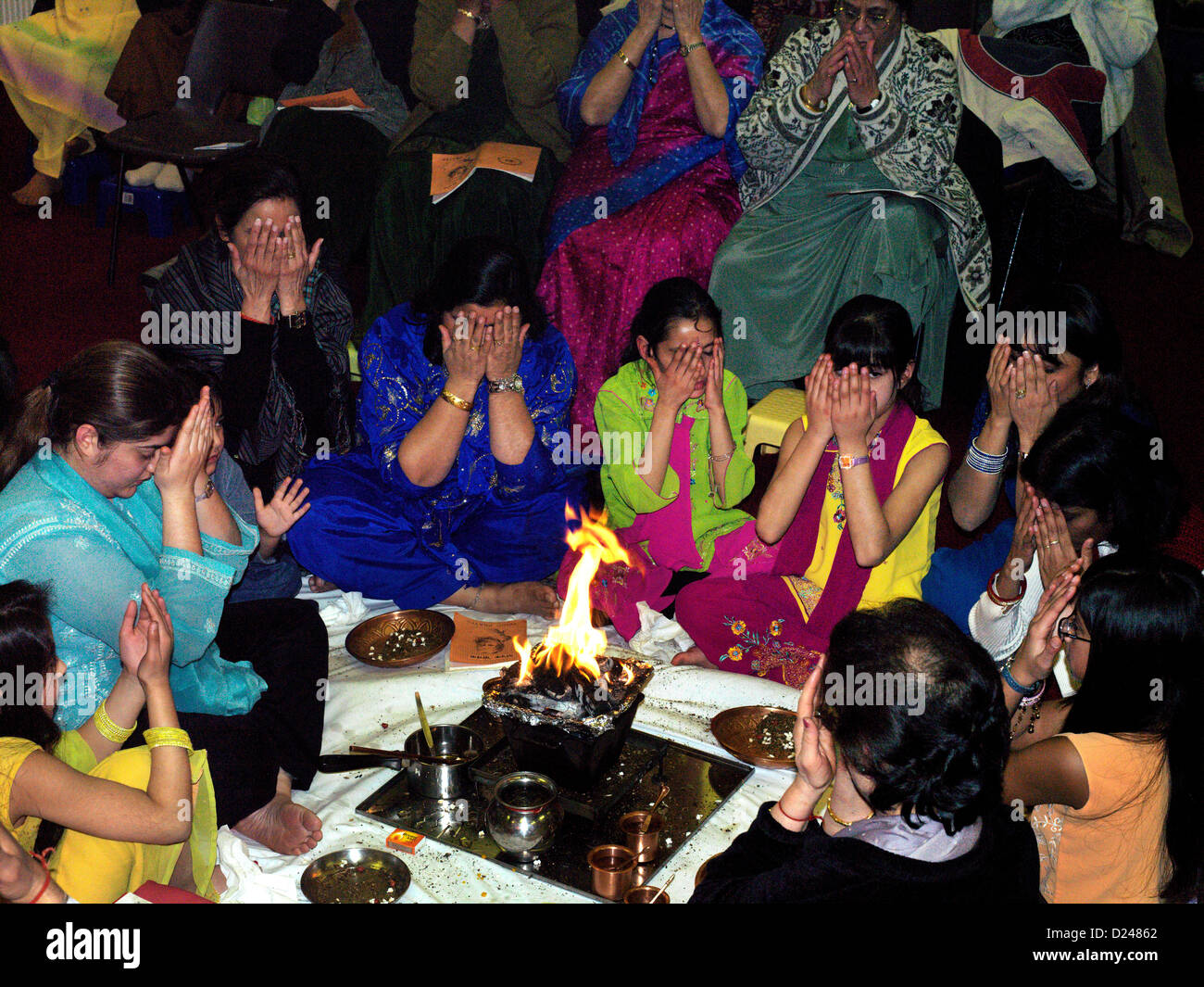 Hindus praying holi festival hi-res stock photography and images - Alamy