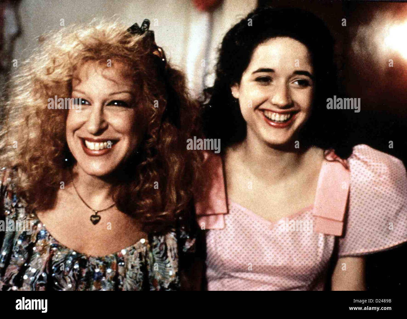 Stella -- Bette Midler, Trini Alvarado Die Kellnerin Stella Claire ...