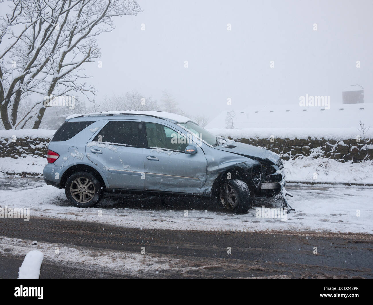 Smashed front end car hi-res stock photography and images - Alamy