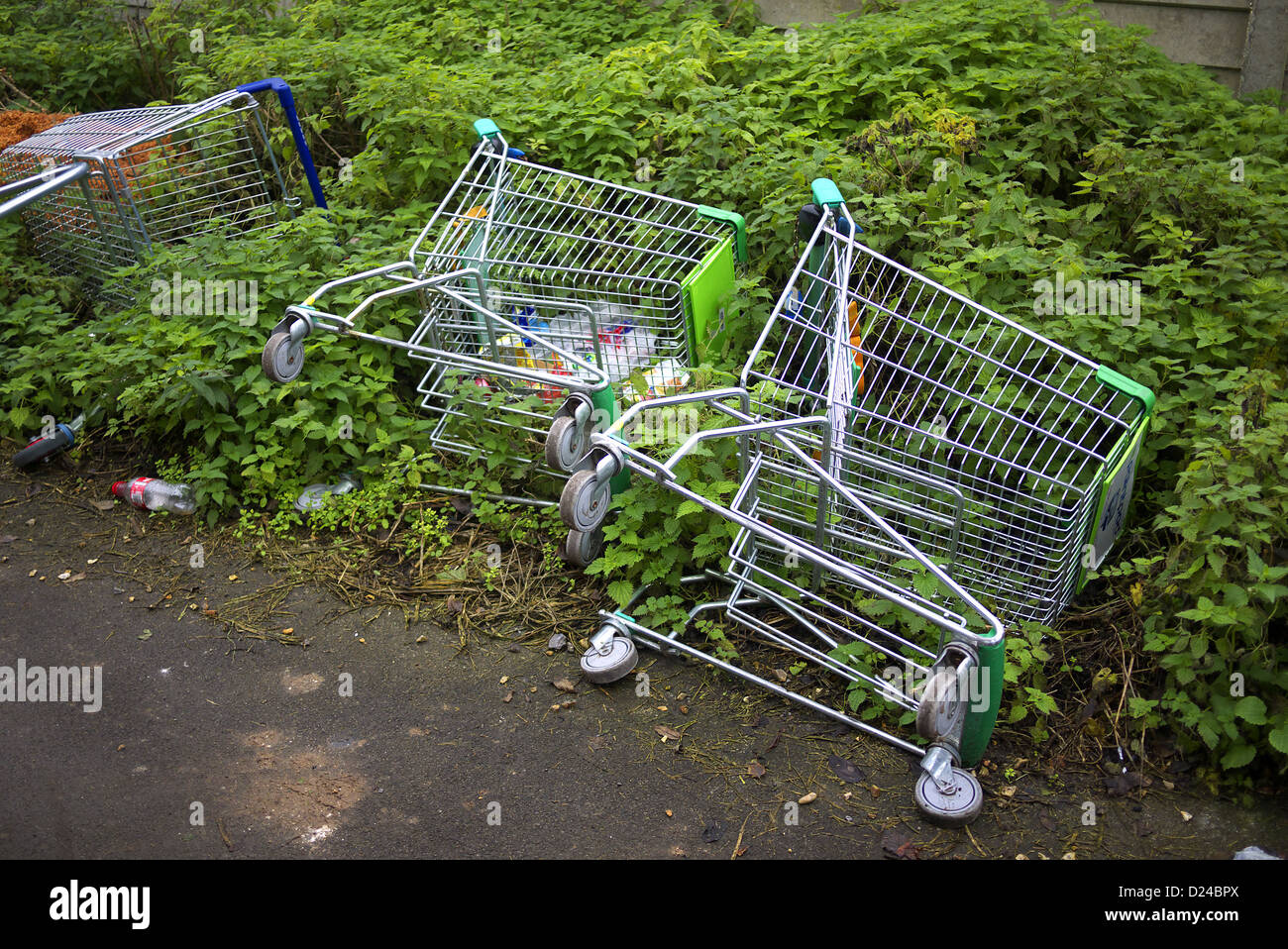 Discarded shopping trolleys Stock Photo - Alamy