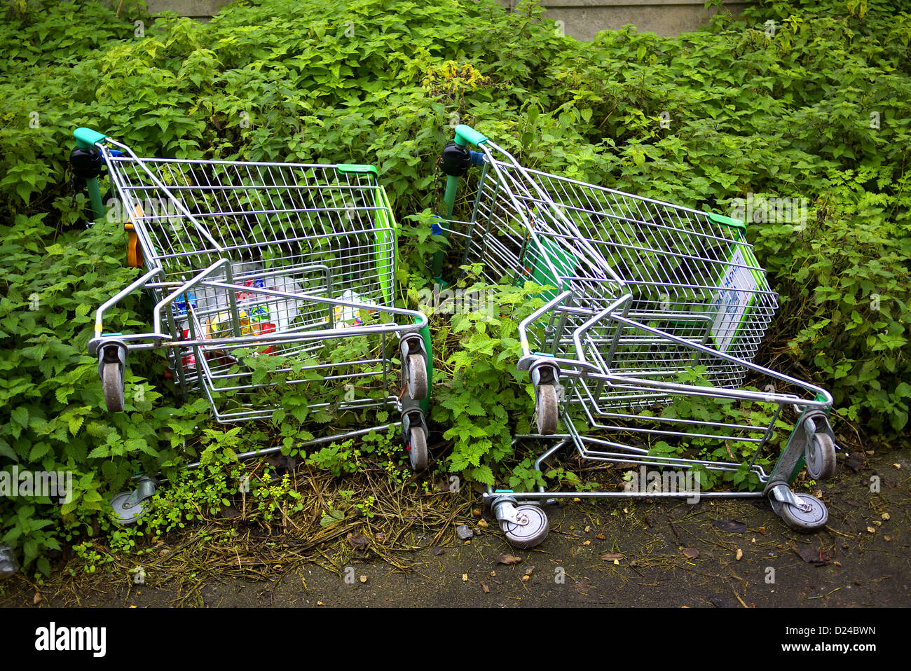 Discarded shopping trolleys Stock Photo - Alamy