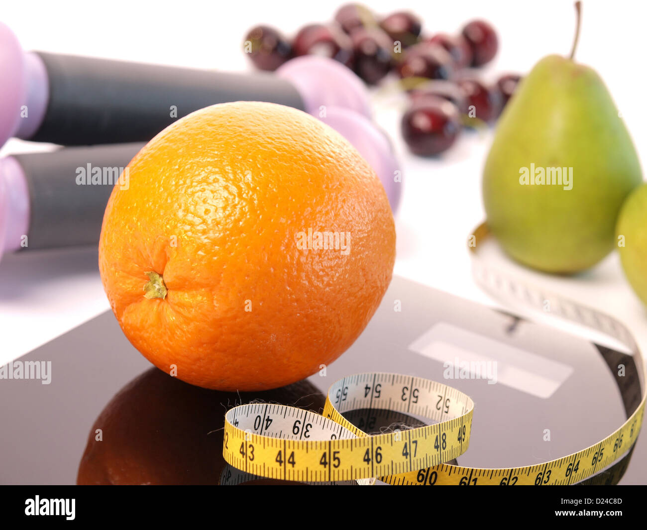 Fruits balance scale hi-res stock photography and images - Alamy